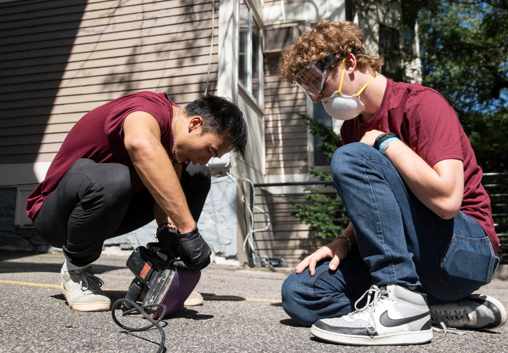 Harvard lends a hand | Harvard